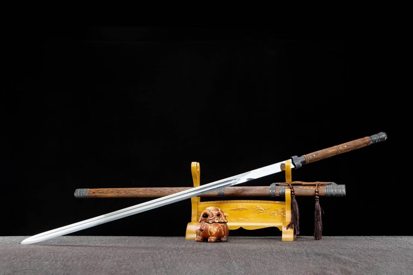 Traditional Chinese Two-Handed Sword with High Carbon Steel Blade ...