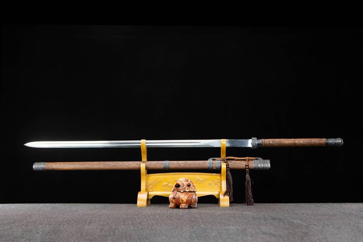 Traditional Chinese Two-Handed Sword with High Carbon Steel Blade ...