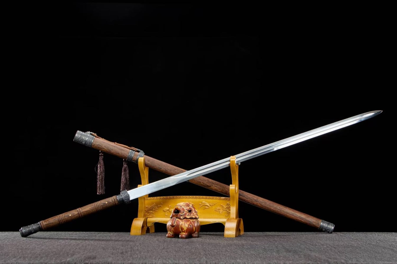 Traditional Chinese Two-Handed Sword with High Carbon Steel Blade ...