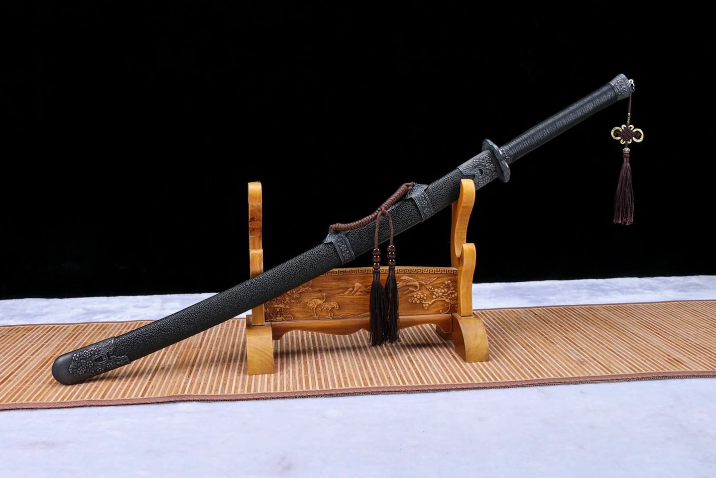 Broadsword,Forged high carbon steel blade,Skin scabbard,Alloy fittings ...